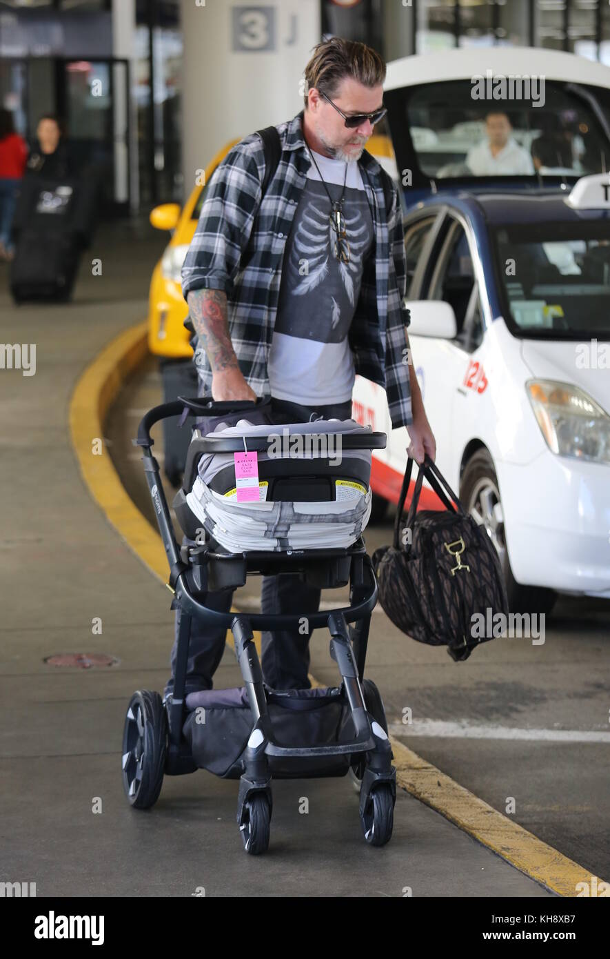 Tori Spelling arrives at LAX with her husband Dean McDermott and son ...
