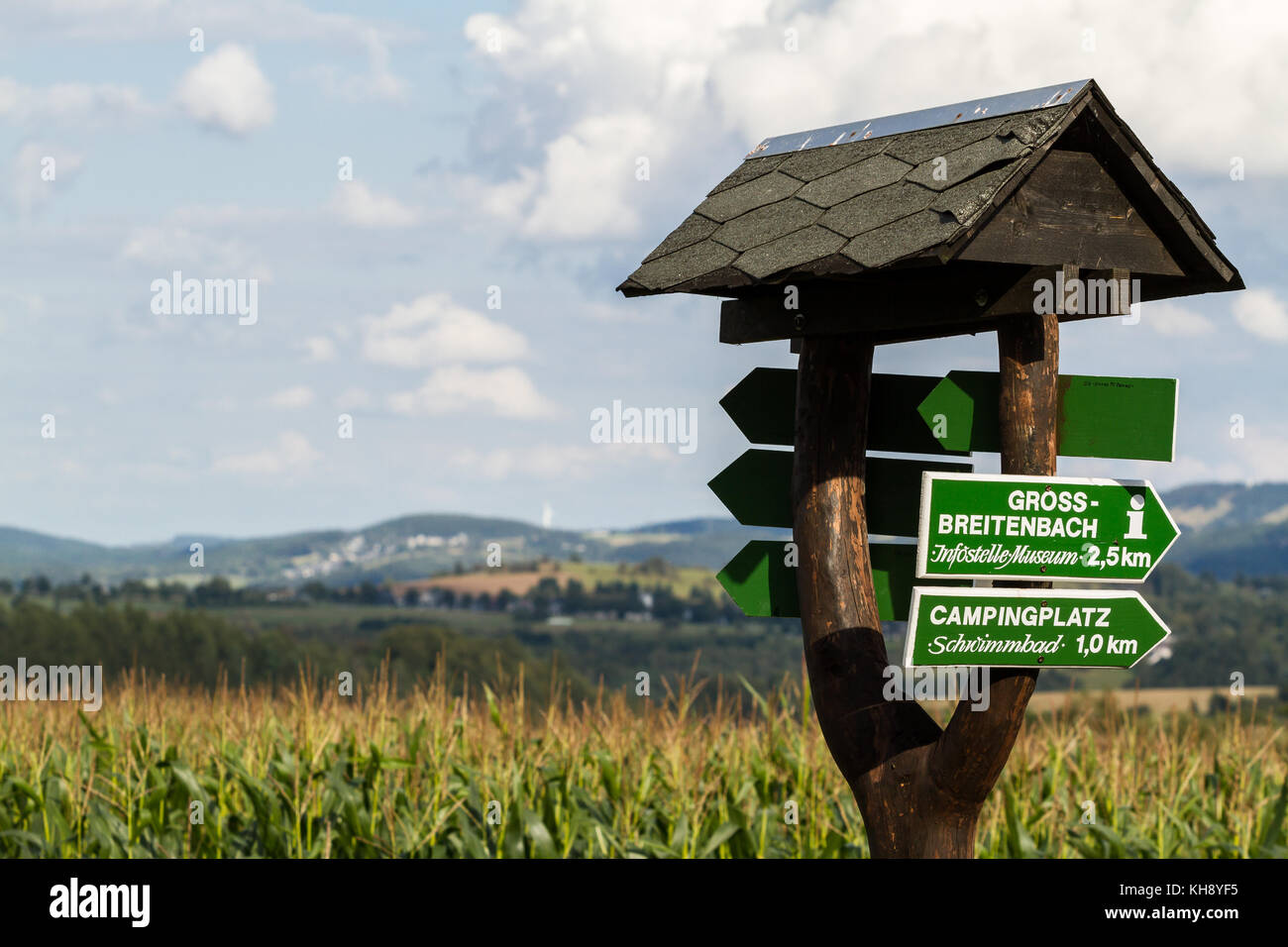 Schild wanderweg hi-res stock photography and images - Alamy