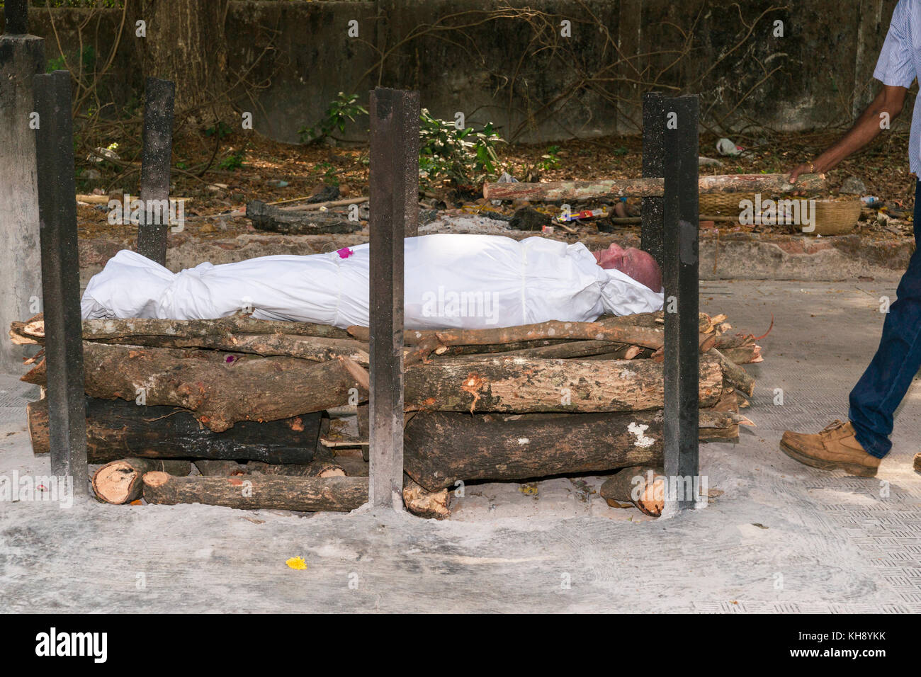 Indian cremation in Goa Stock Photo - Alamy