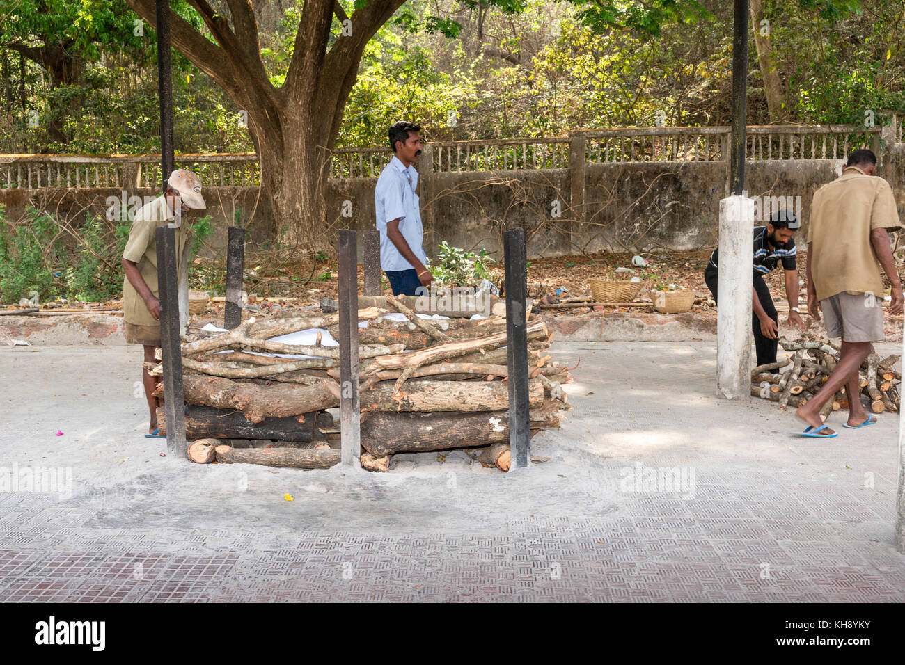 Indian cremation in Goa Stock Photo - Alamy