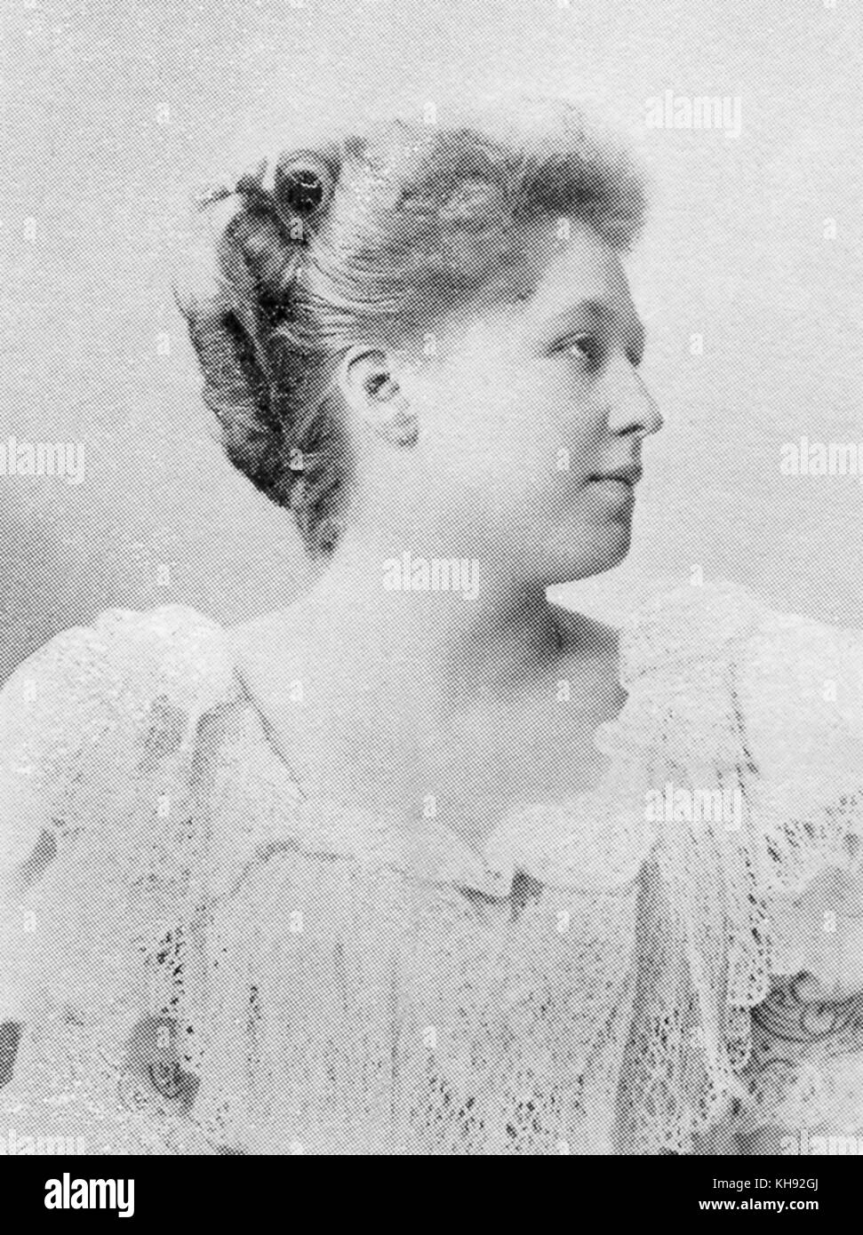 Operatic contralto hi-res stock photography and images - Alamy