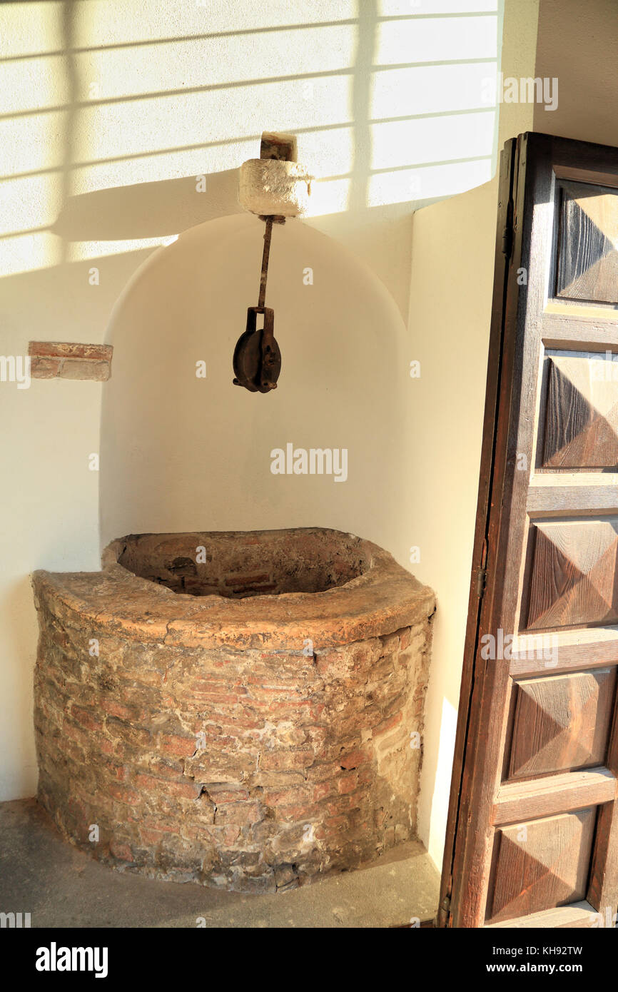 Pozzo romano hi-res stock photography and images - Alamy