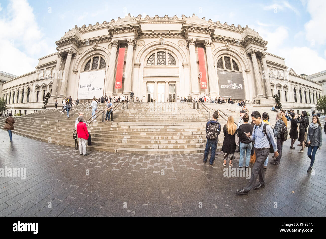 Steps to the entrance of the The Metropolitan Museum of Art, New York ...