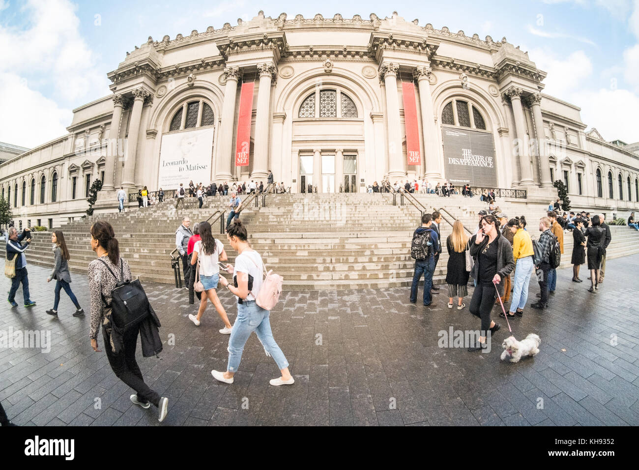 Entrance To The Met High Resolution Stock Photography and Images - Alamy