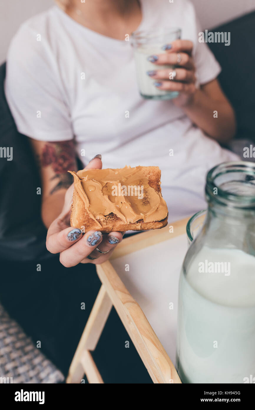 woman eating toast for breakfast Stock Photo - Alamy