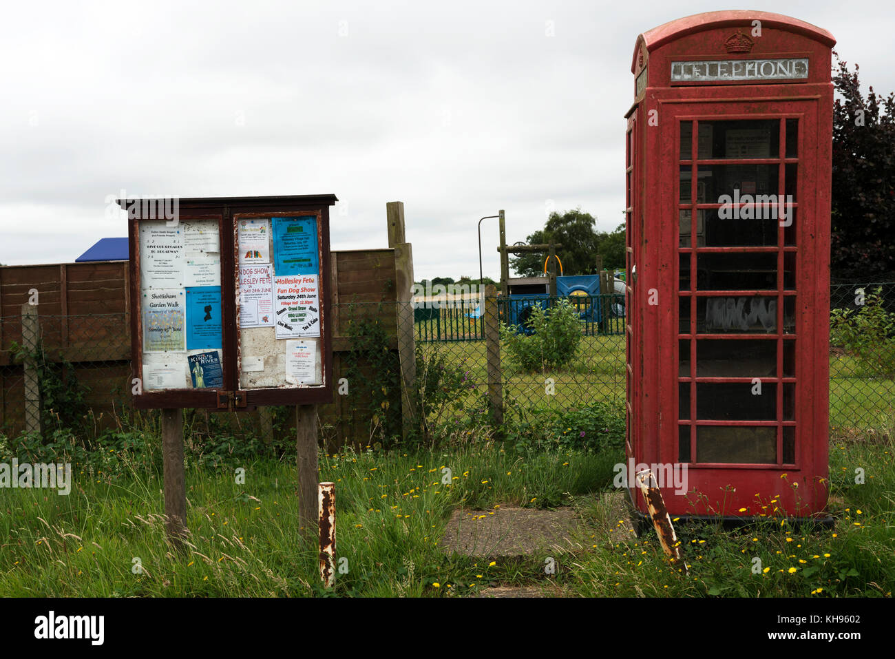 Traditional red British telephone box Stock Photo - Alamy