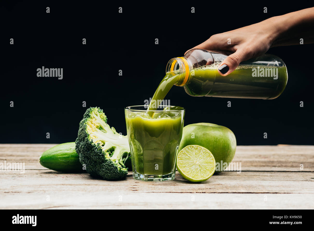 Close up apple juice pouring hi-res stock photography and images - Alamy