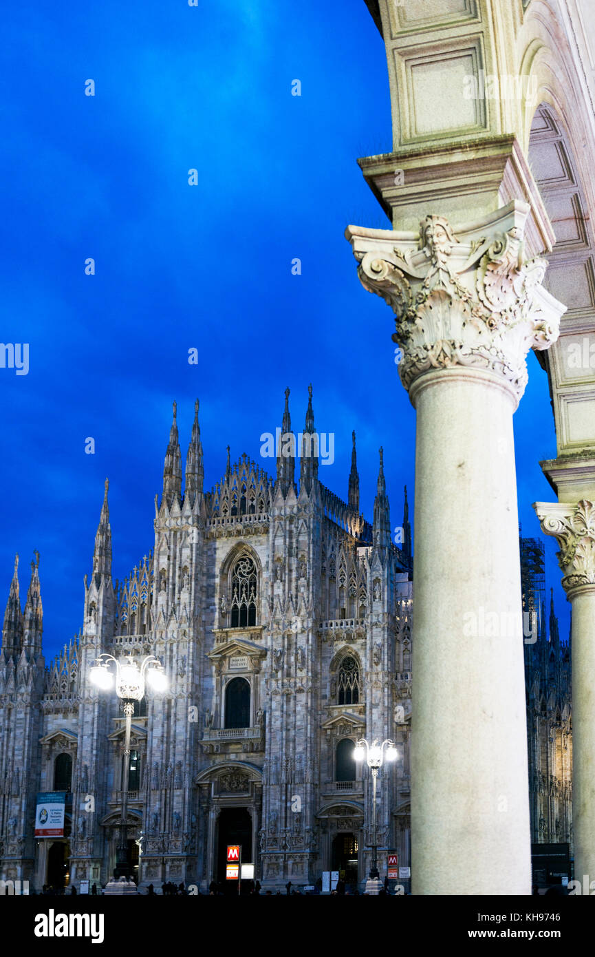 Churches in milan hi-res stock photography and images - Alamy