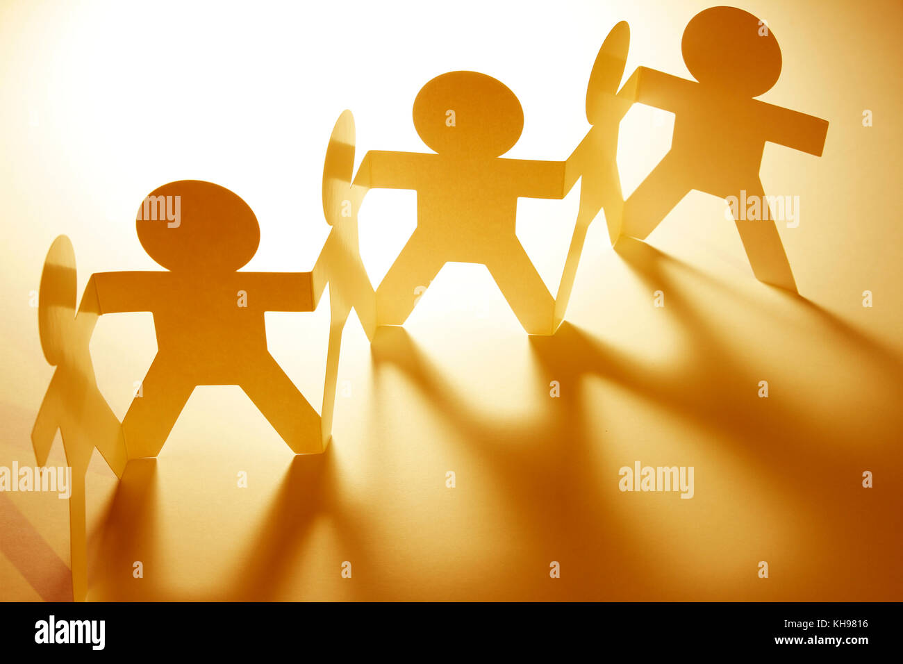 Team of paper chain people Stock Photo - Alamy