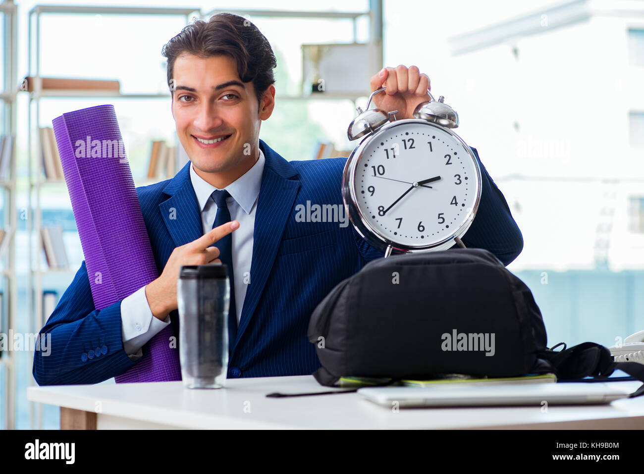 Man getting ready for sports break in the office Stock Photo - Alamy