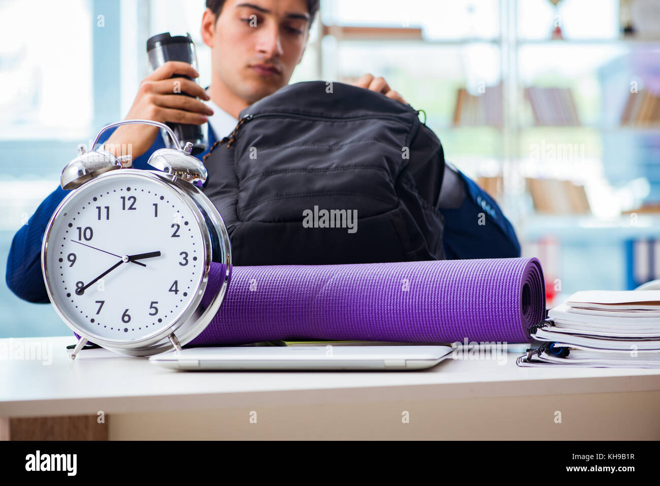 Man getting ready for sports break in the office Stock Photo - Alamy