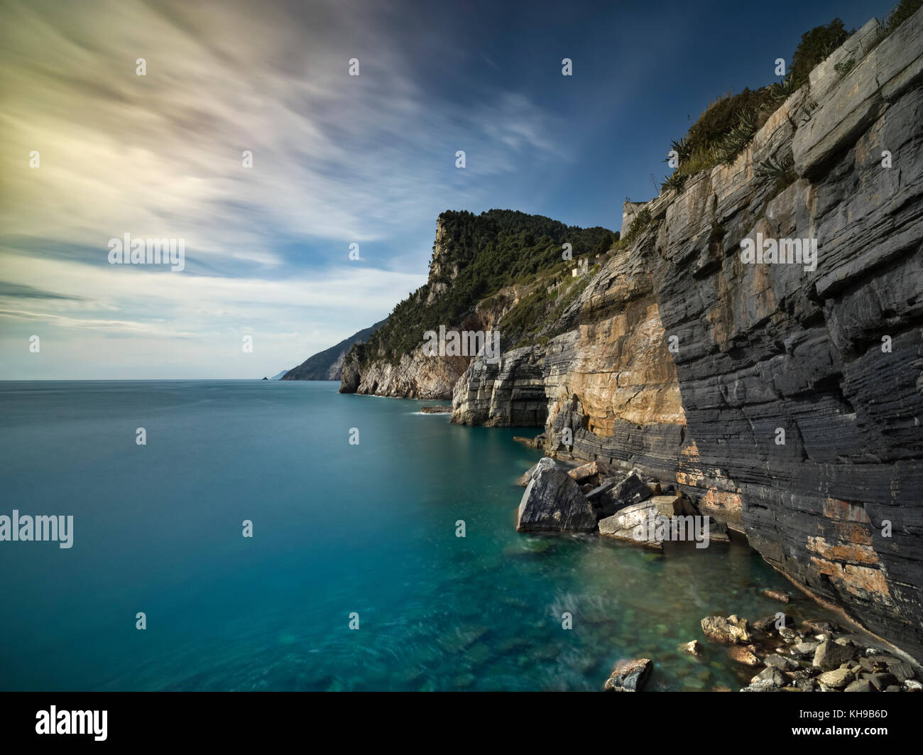 Mediterranean Sea, Cinque Terre, cliffs, mountains, Tuscan coast ...