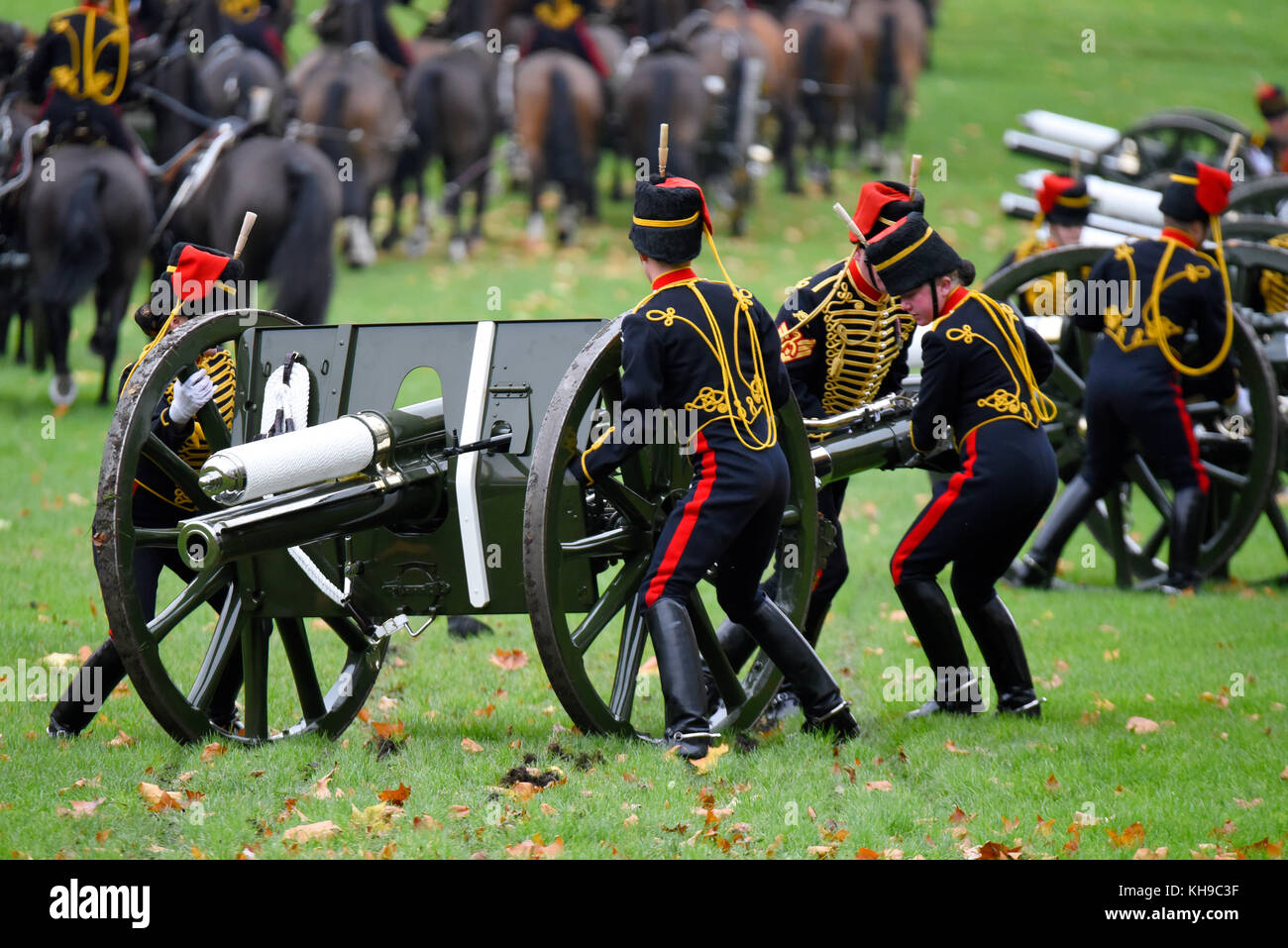 King's Troop Royal Horse Artillery in Green Park London for a 41 gun ...