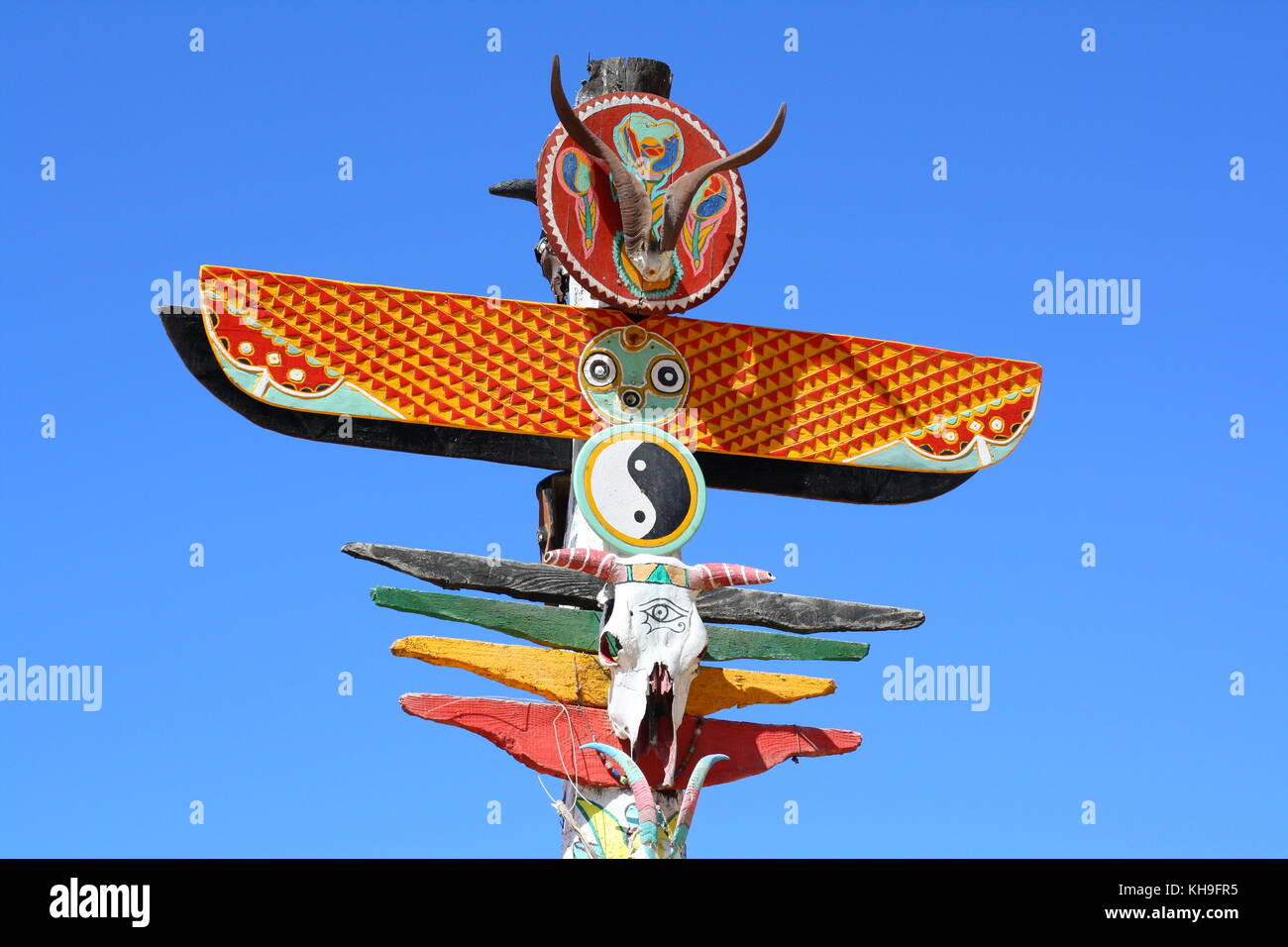 A colorful decorated totem column signaling one's grave on the beach ...