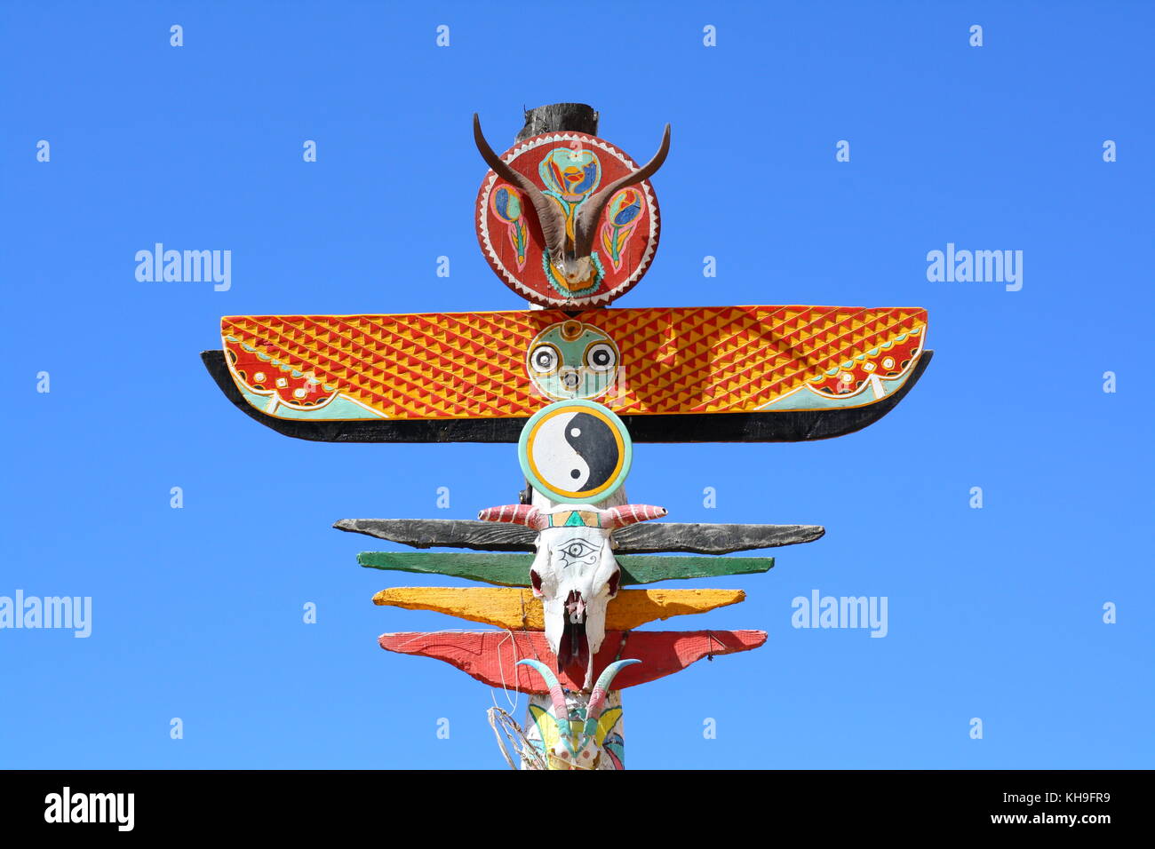 A colorful decorated totem column signaling one's grave on the beach ...