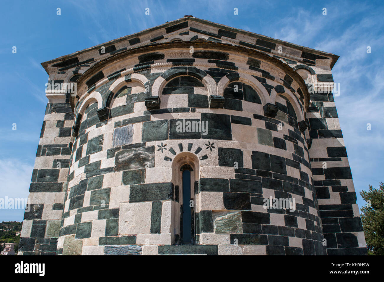 Black white striped building hi-res stock photography and images - Alamy