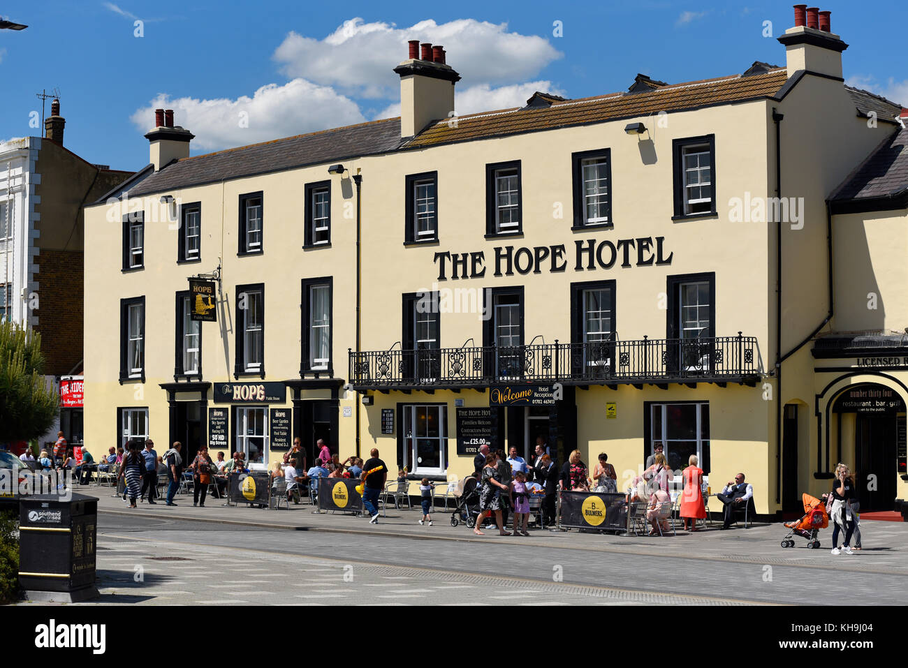 The Hope Hotel pub and accommodation, Southend on Sea seafront. Sunny ...