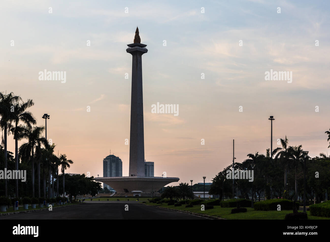National monument merdeka square hi-res stock photography and images ...