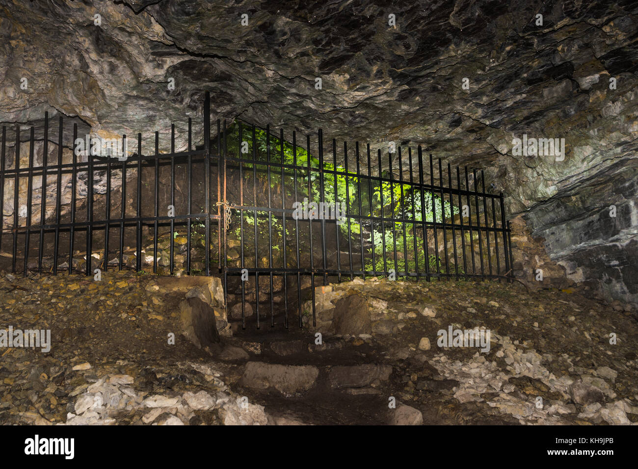 Lobby for entering and exiting cave Stock Photo - Alamy