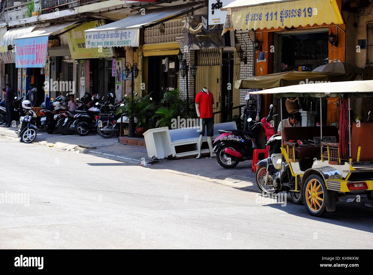 shops in the city Stock Photo - Alamy
