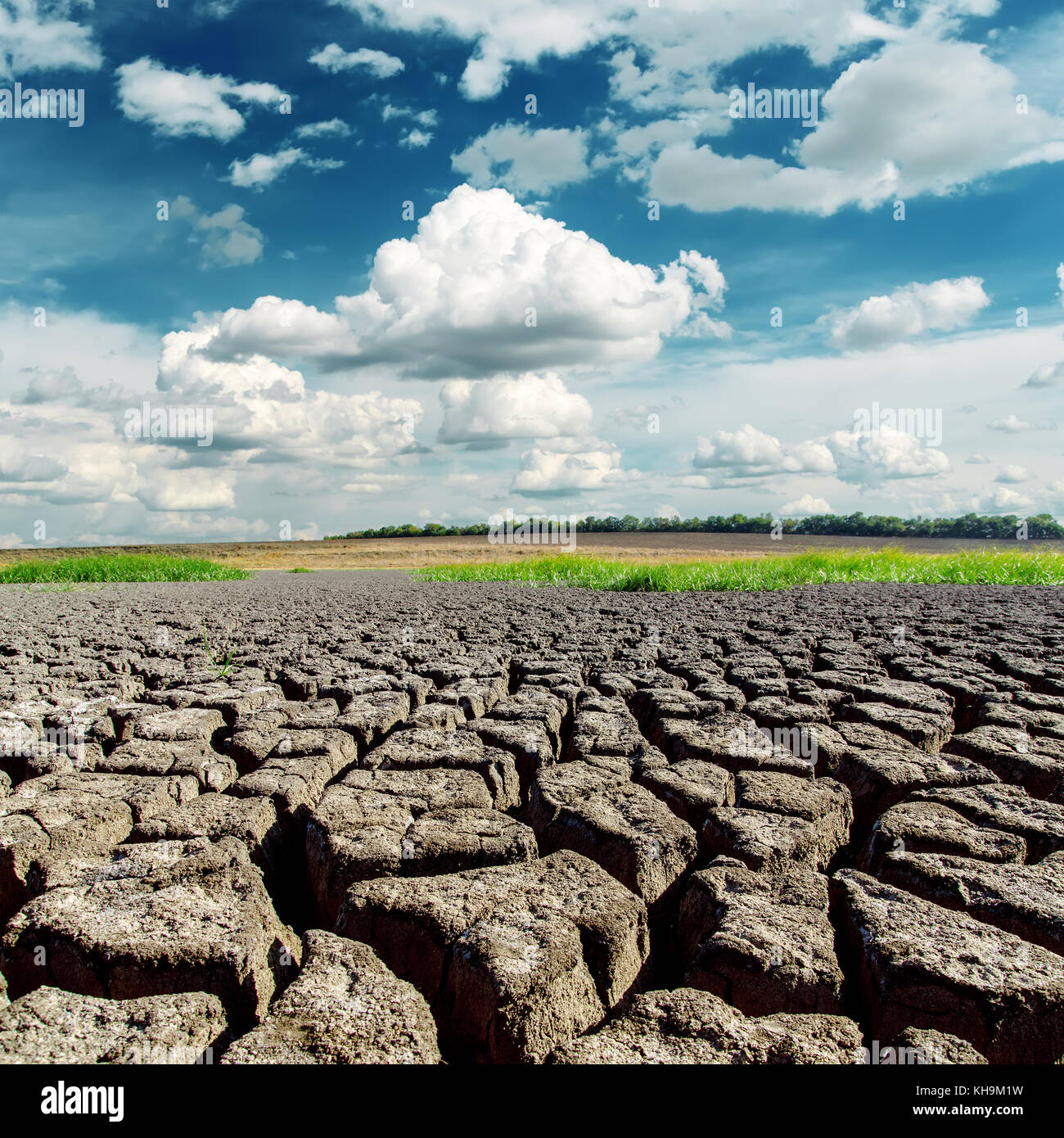 deep blue sky over desert earth Stock Photo - Alamy
