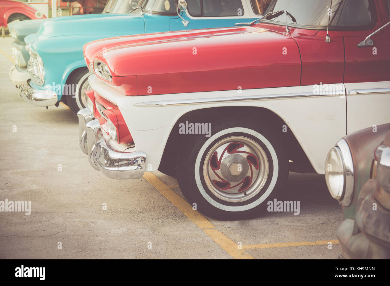 Vintage cars row black white hi-res stock photography and images - Alamy