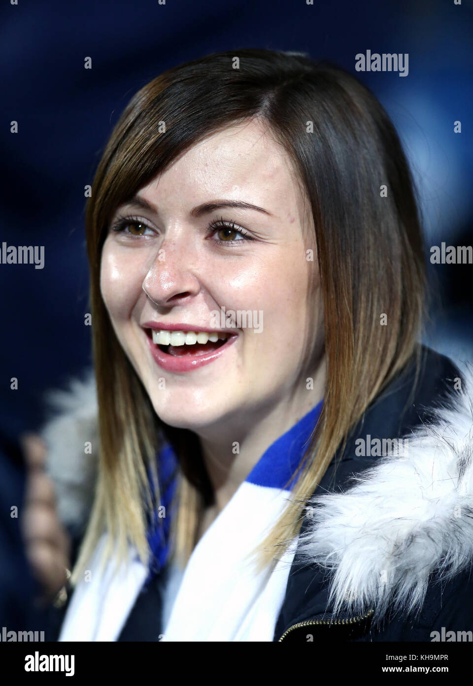 Queens park rangers fan in the stands hi-res stock photography and ...