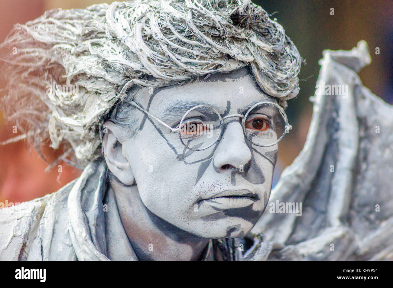 Living statue street artist Estevan Mortensen performing on the Royal ...