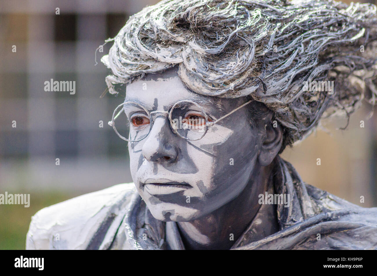 Living statue street artist Estevan Mortensen performing on the Royal ...