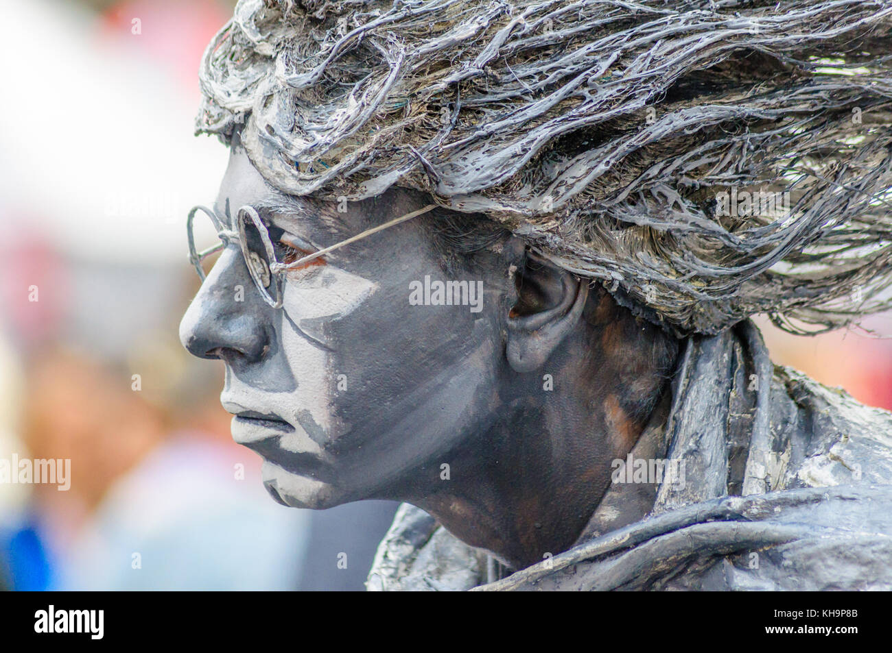 Living statue street artist Estevan Mortensen performing on the Royal ...