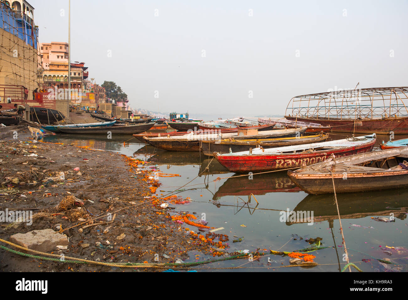 Ganges river india polluted hi-res stock photography and images - Alamy