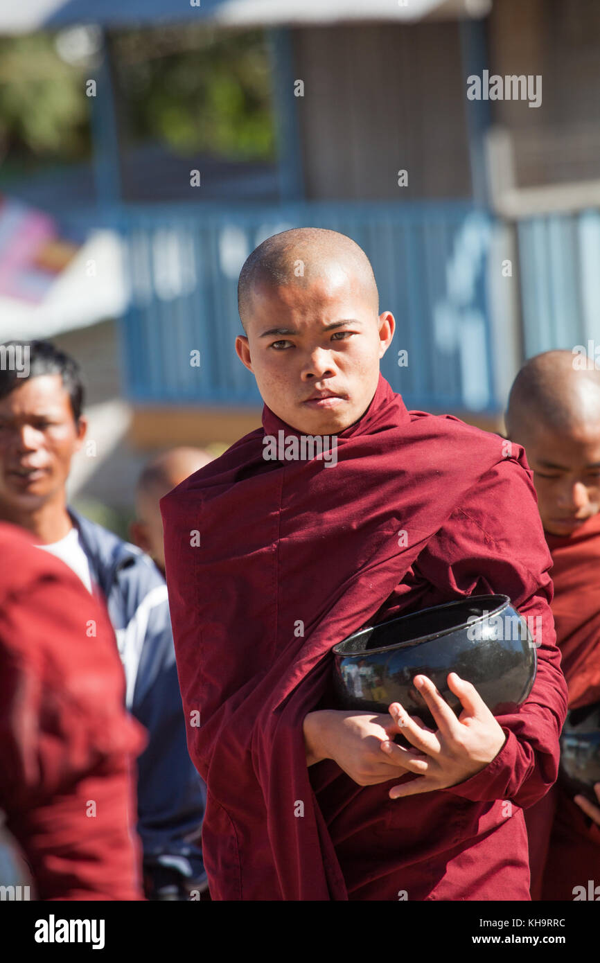 Myanmar red robed monk hi-res stock photography and images - Alamy