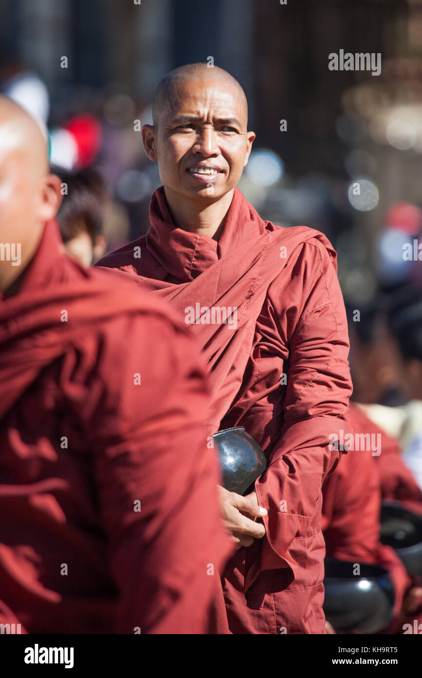 Myanmar red robed monk hi-res stock photography and images - Alamy