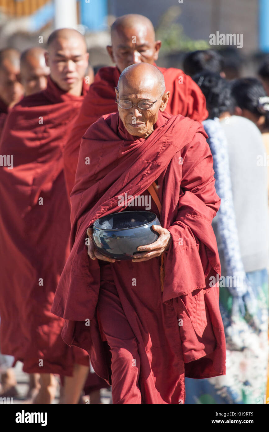 Myanmar buddist monks hi-res stock photography and images - Alamy