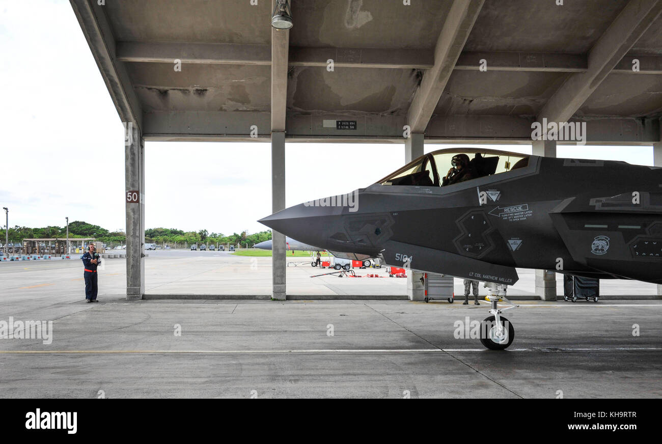 US Air Force F-35A Lightning II Taxiing Stock Photo - Alamy