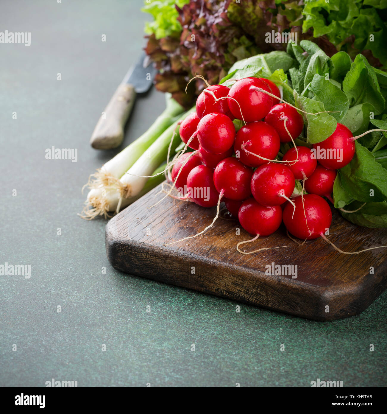 Large bunch of fresh raw radish Stock Photo - Alamy