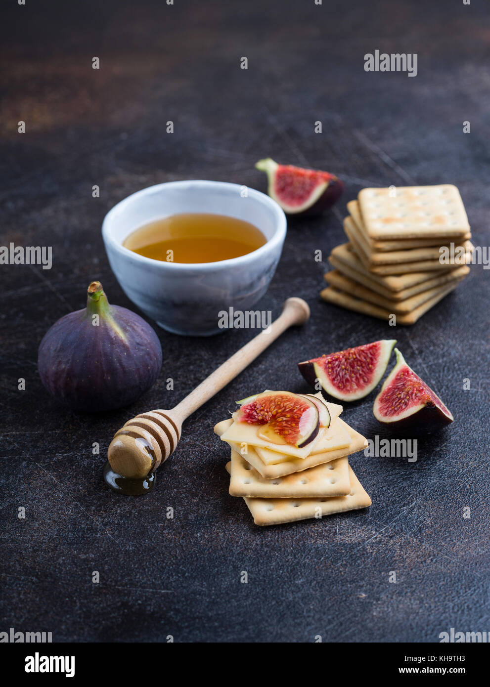 Crackers and figs hi-res stock photography and images - Alamy