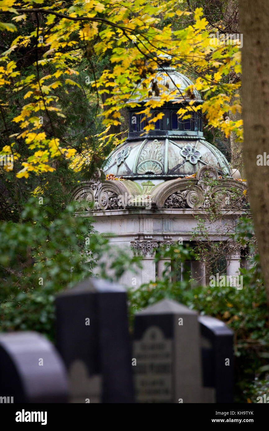Weißensee Jewish cemetery in Berlin, Germany Stock Photo - Alamy