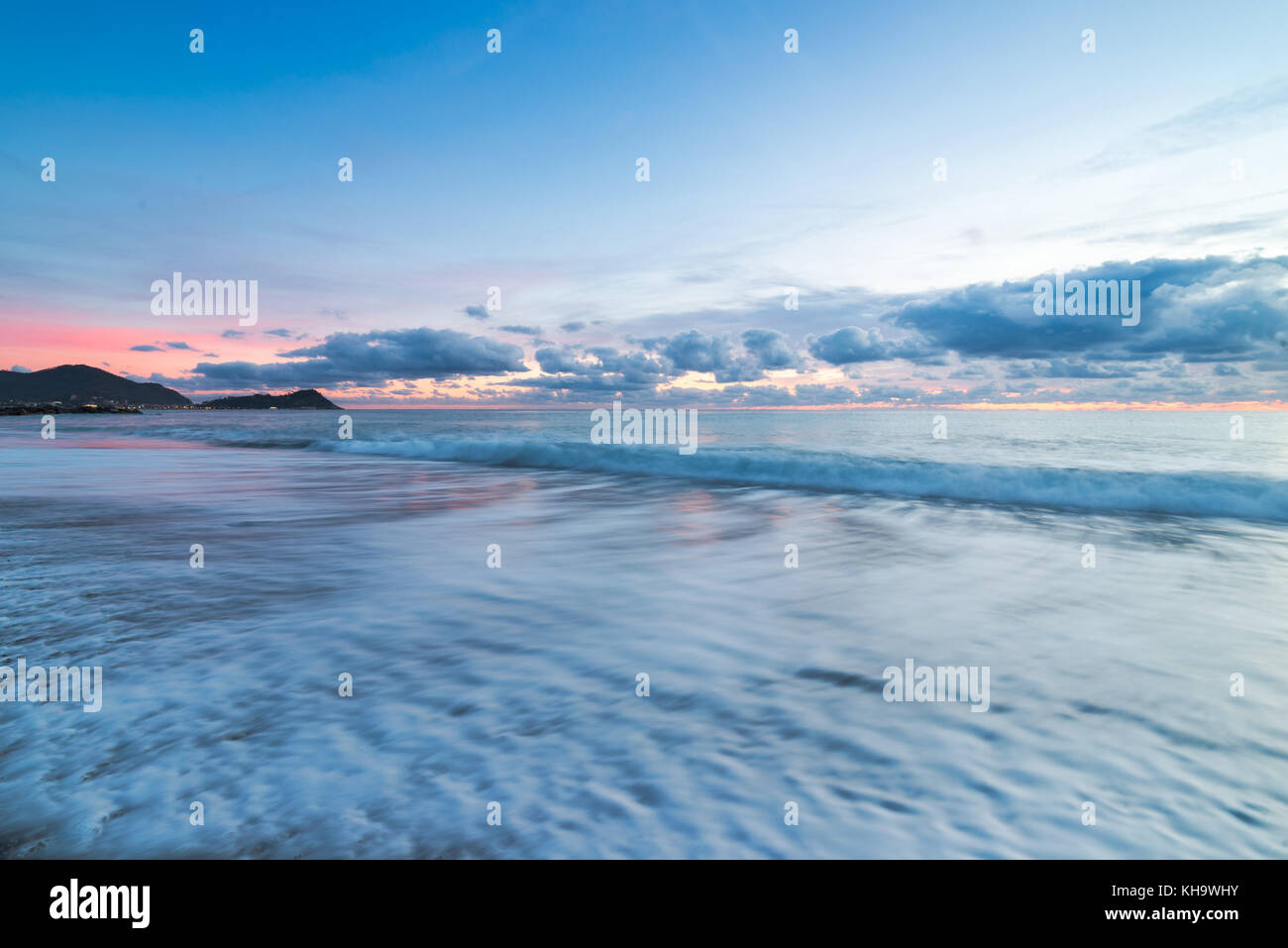 Cavi di Lavagna, winter view of the beach Stock Photo - Alamy