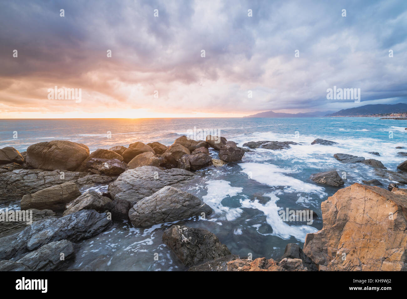 Gulf of genoa hi-res stock photography and images - Alamy