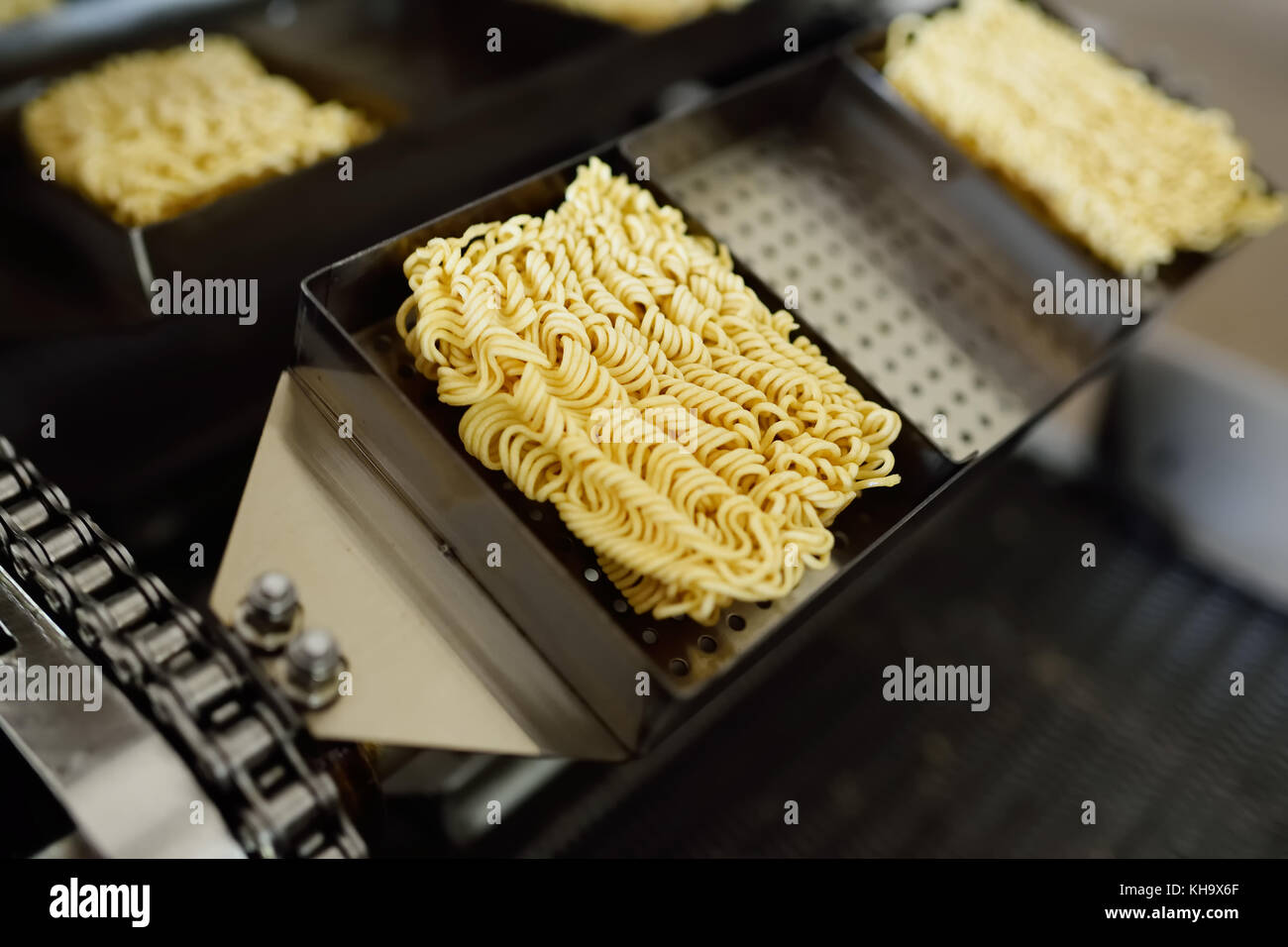 production of instant noodles Stock Photo - Alamy