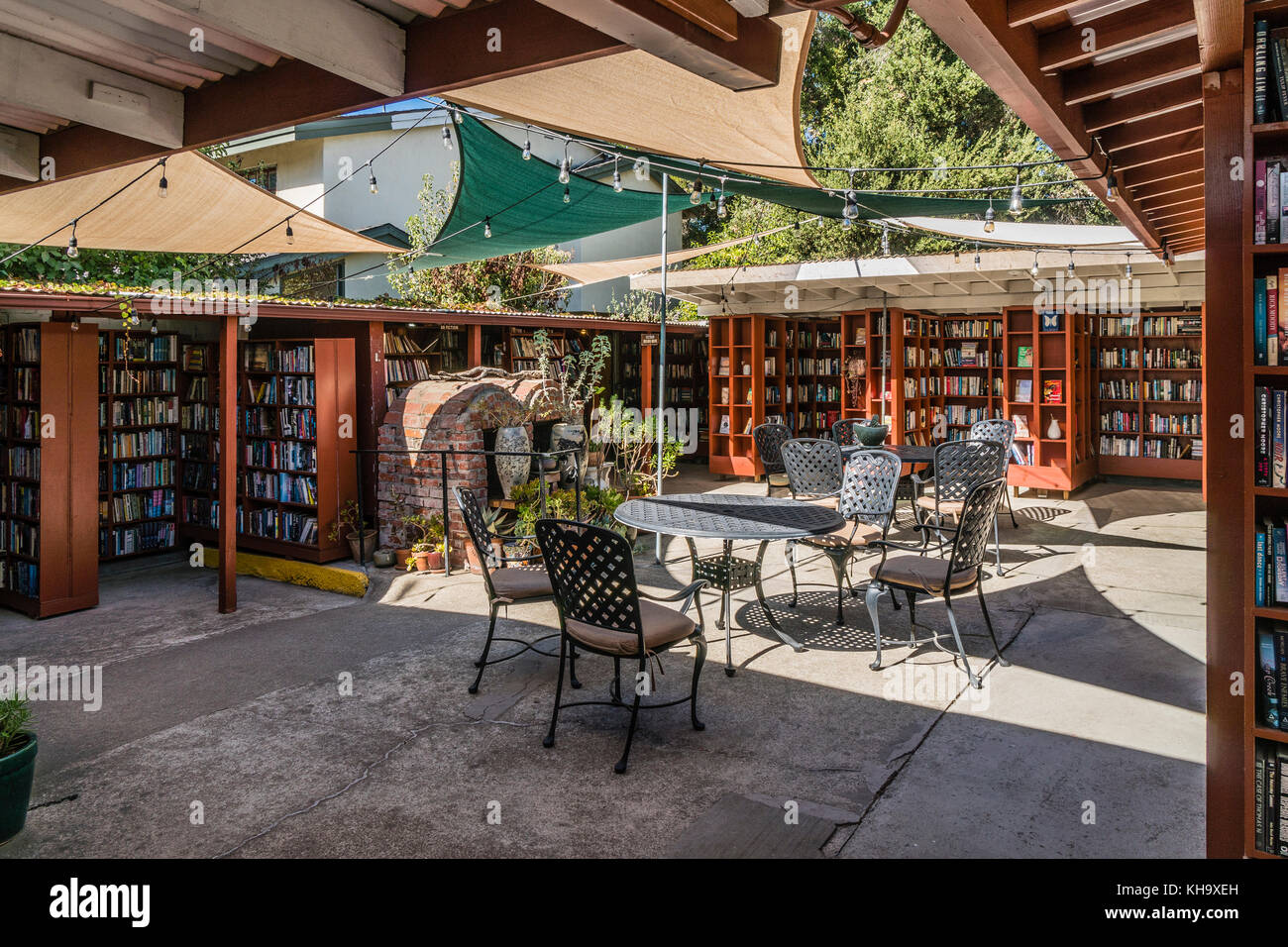 Worlds greatest outdoor bookstore hi-res stock photography and images ...