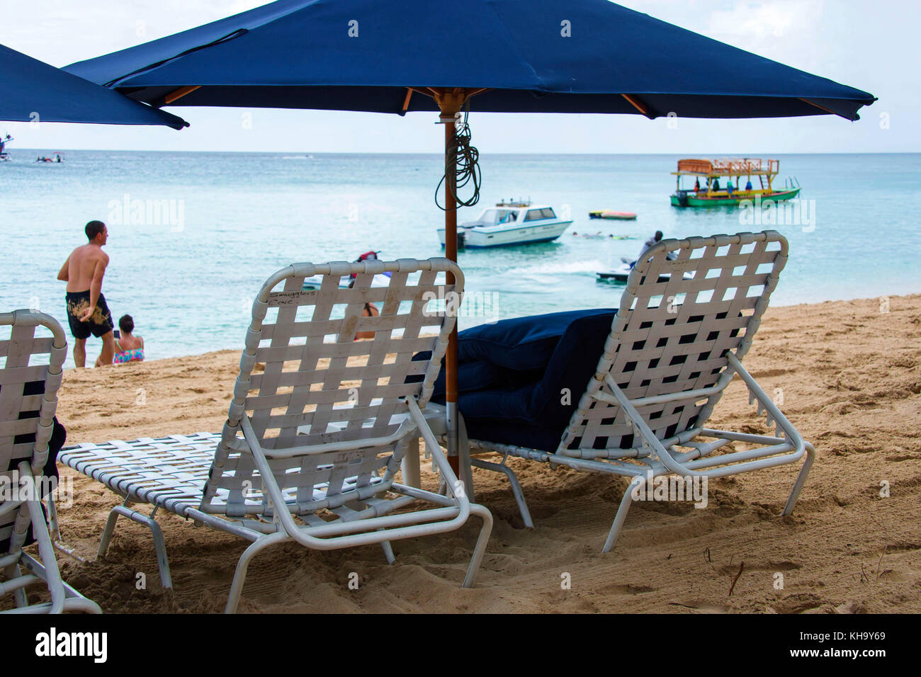 Paynes Bay Beach; Paynes Bay; St. James; Barbados Stock Photo - Alamy
