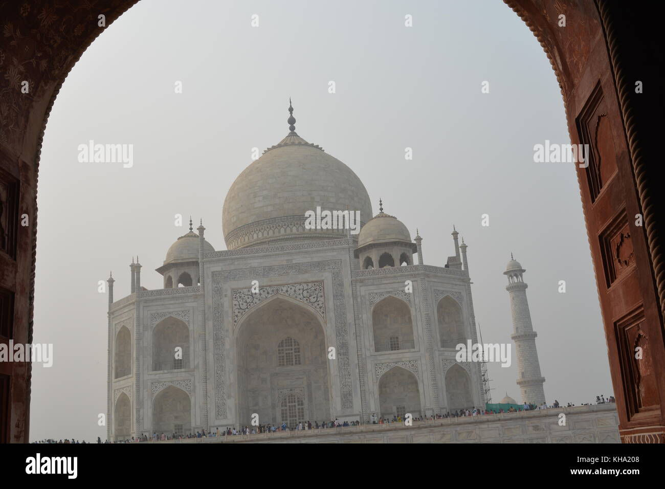 Taj mahal front view hi-res stock photography and images - Alamy