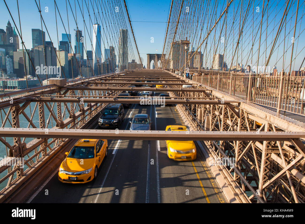 Overcrowded bridge hi-res stock photography and images - Alamy