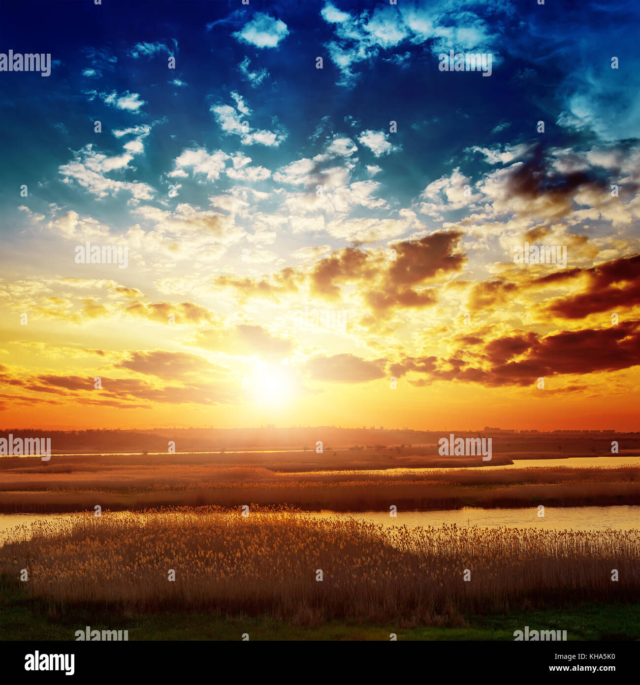 good sunset over river Stock Photo - Alamy