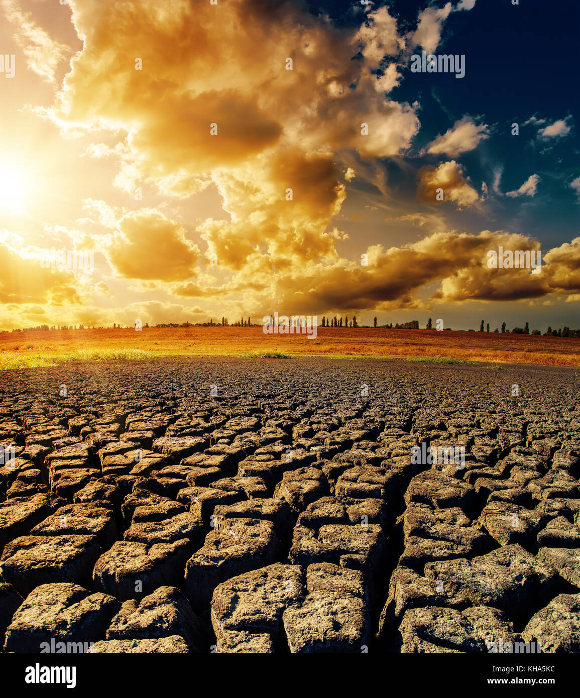 dramatic sunset over drought earth Stock Photo - Alamy