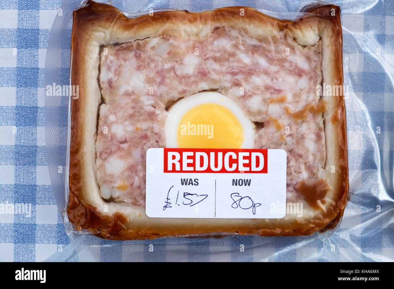Traditional pork pie hi-res stock photography and images - Alamy