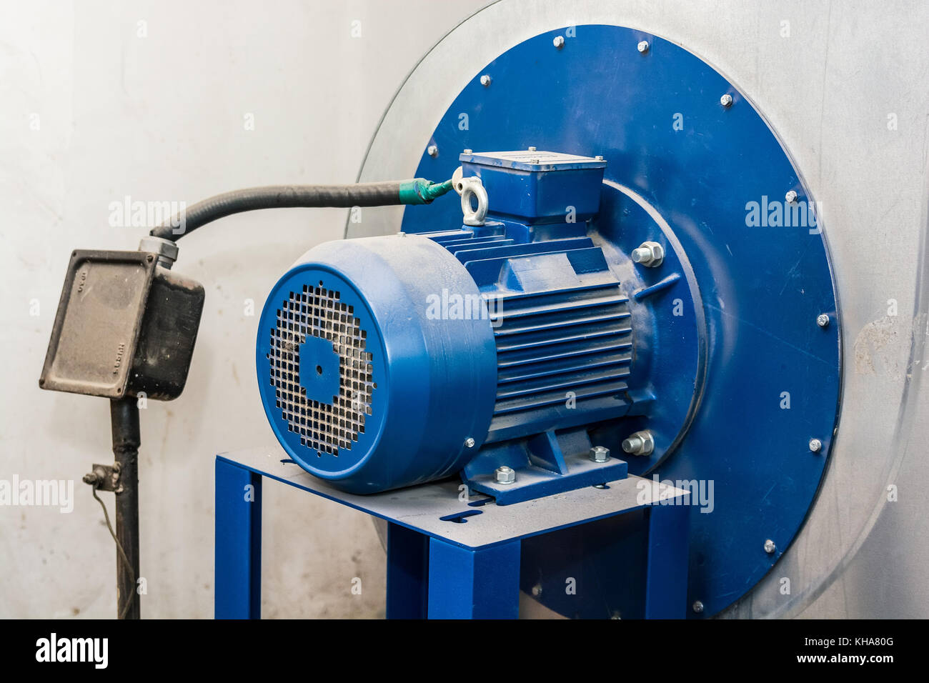 Electric actuator hi-res stock photography and images - Alamy