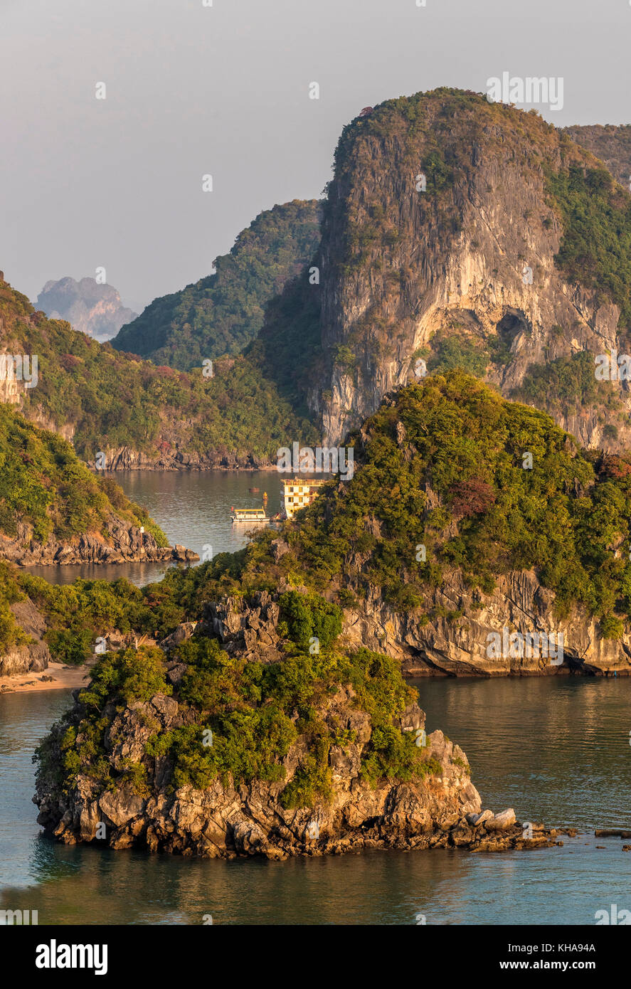 Vietnam, Ha Long Bay, (UNESCO World Heritage Stock Photo - Alamy